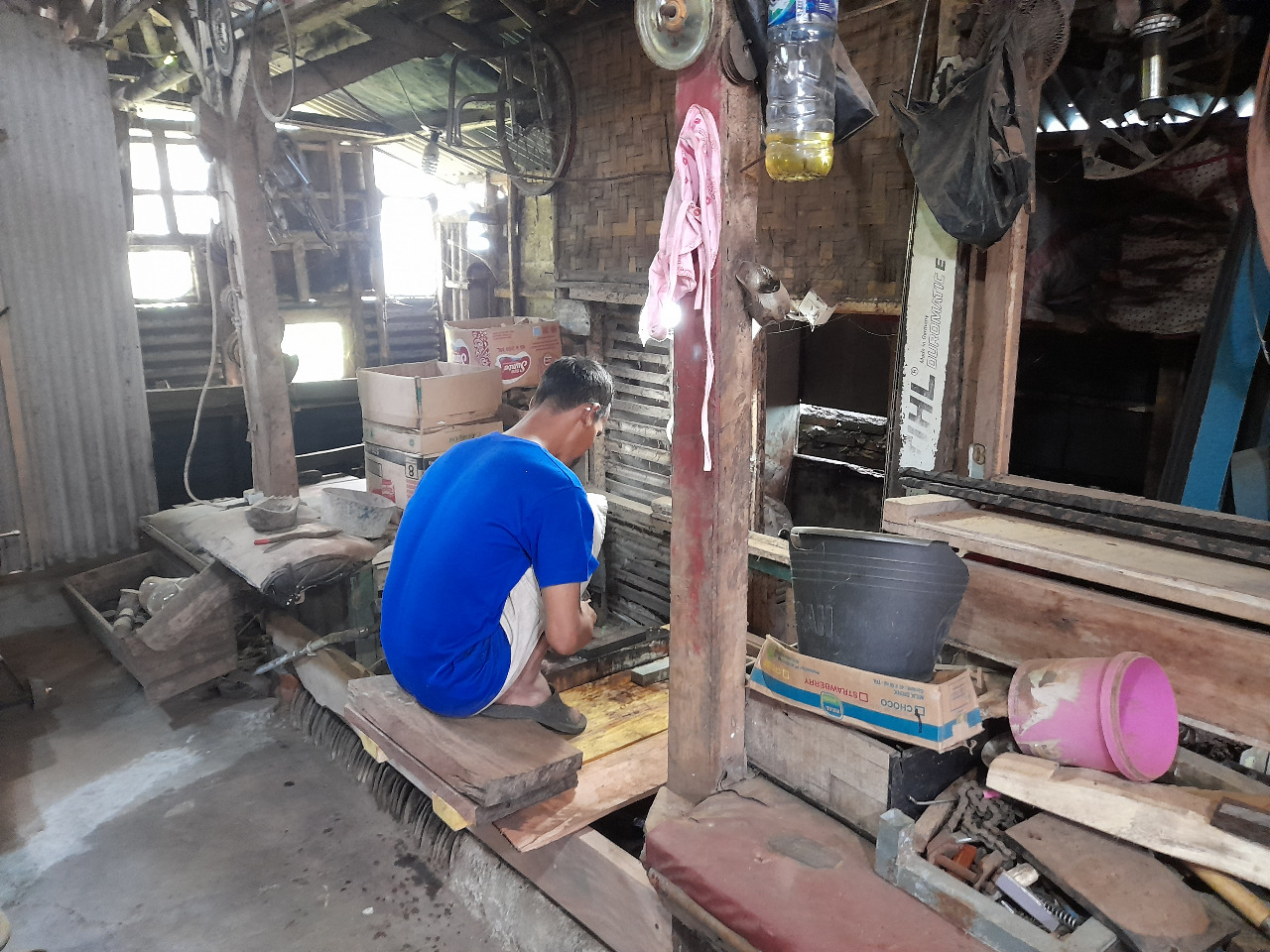 Saung Produksi Golok dan Pisau “Jayadi” – Website Desa Sukamenak
